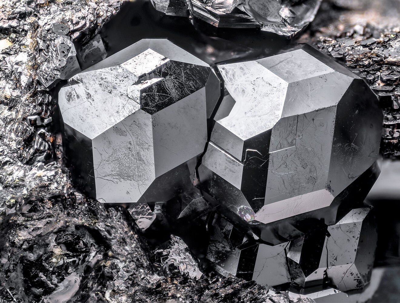 Melanite: Mineral information, data and localities.