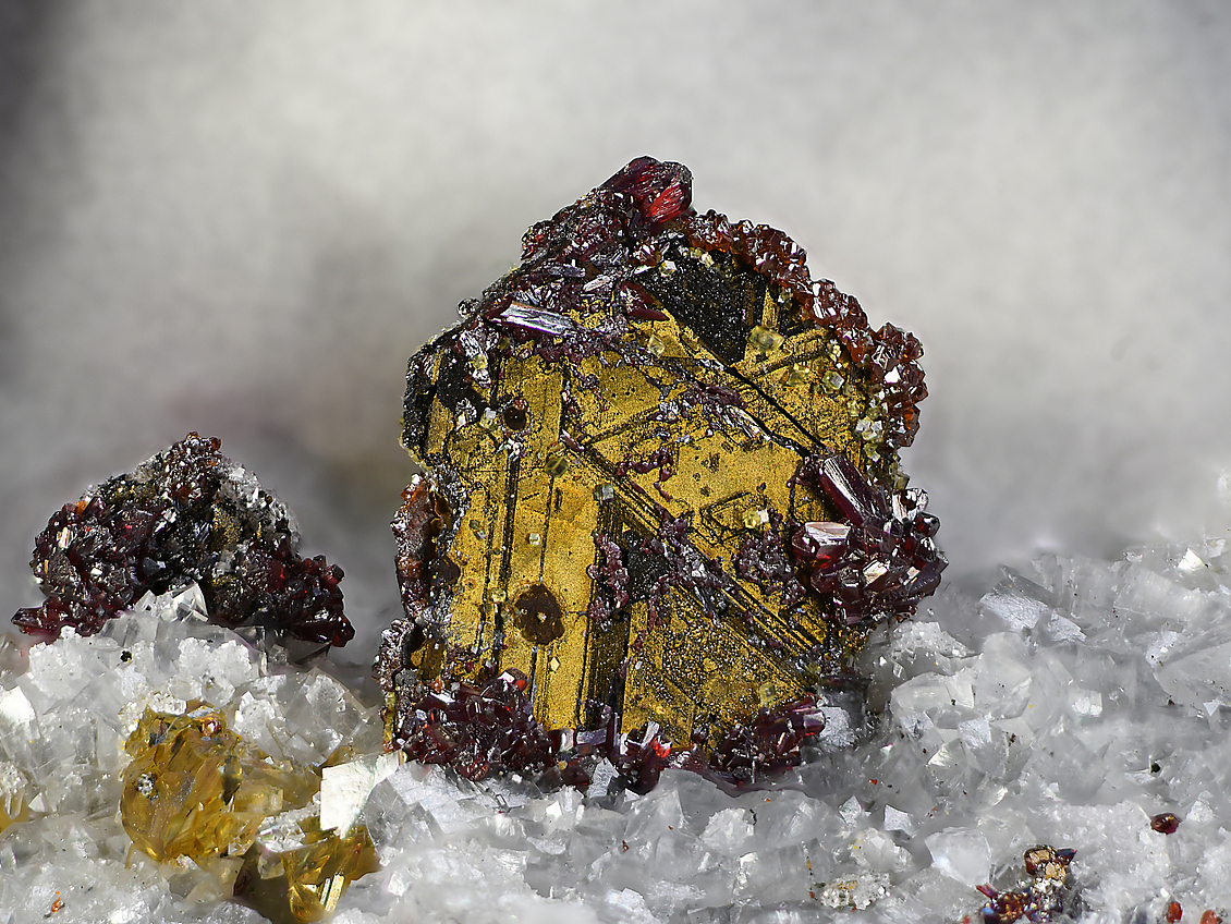 3cm wide. Canadian Museum of Nature specimen #CMNMC48444, Michael ...