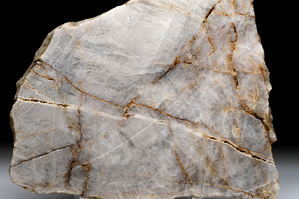 Shocked Quartz: Mineral information, data and localities.