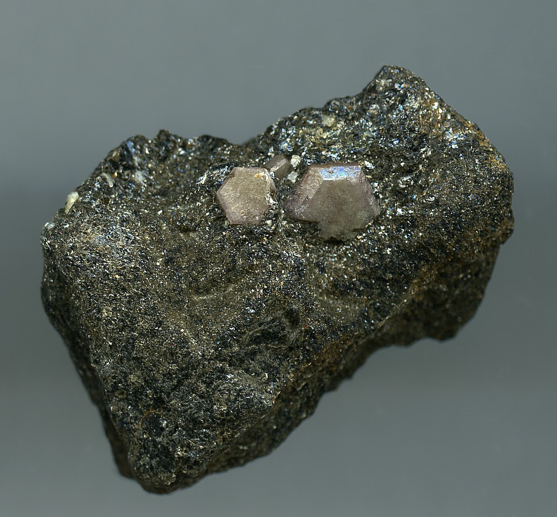 Fakes & Frauds : Alexandrite or chrysoberyl?