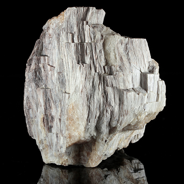 Sillimanite: Mineral information, data and localities.