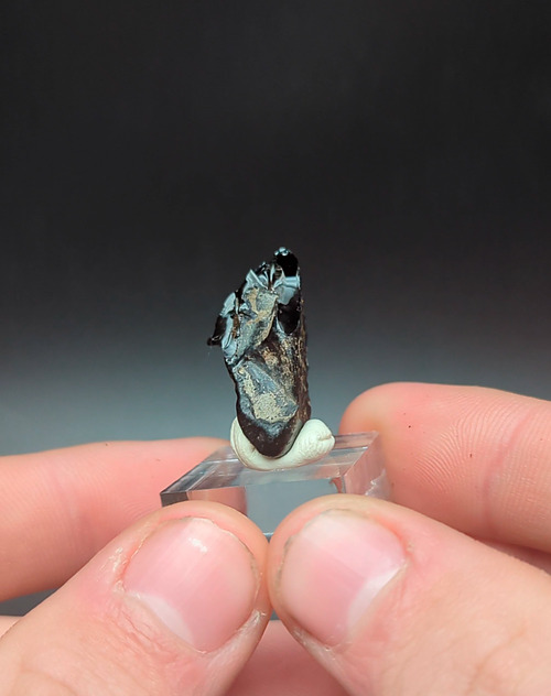 Pyrobitumen: Mineral information, data and localities.