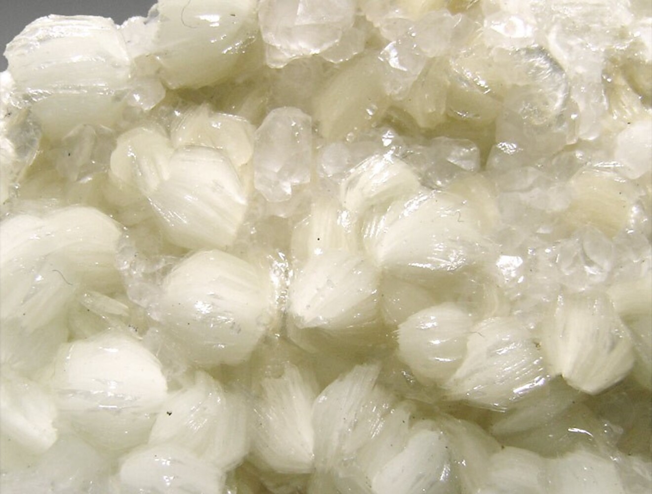 Talc: Mineral information, data and localities.