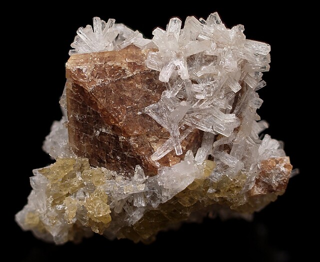 Zircon, Natrolite, Siderite