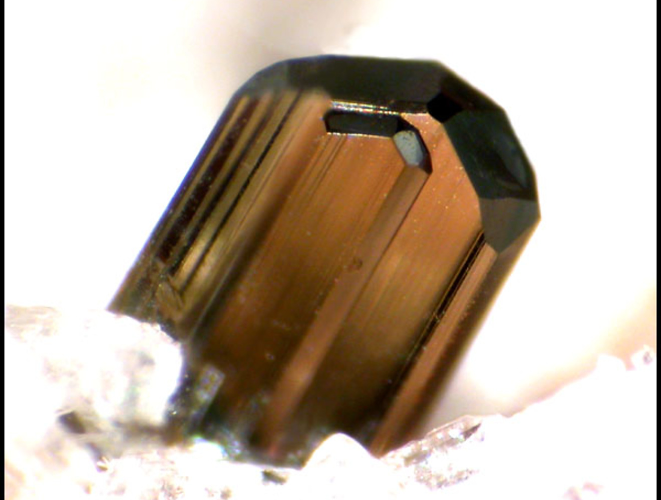 Enstatite: Mineral information, data and localities.