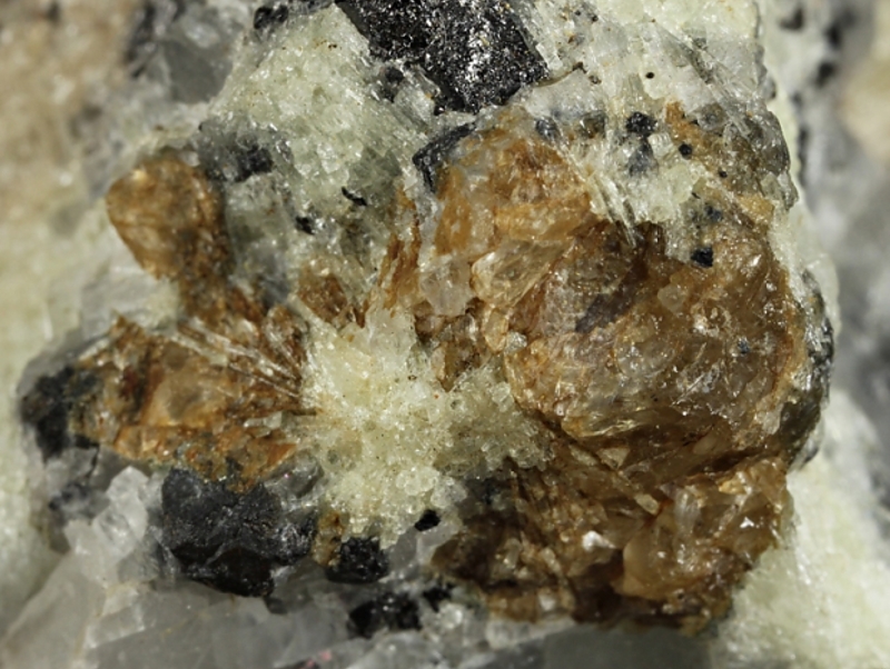 Kimzeyite, Perovskite