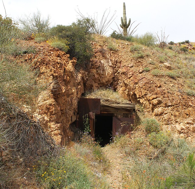 Chilito Mine, Schneider Hill, Chilito, Hayden area, Banner Mining ...
