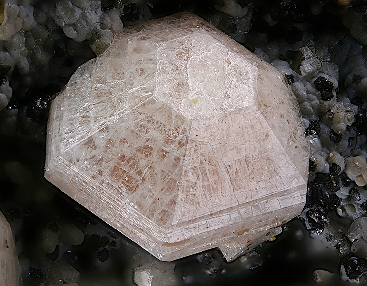 Gmelinite-Ca: Mineral information, data and localities.