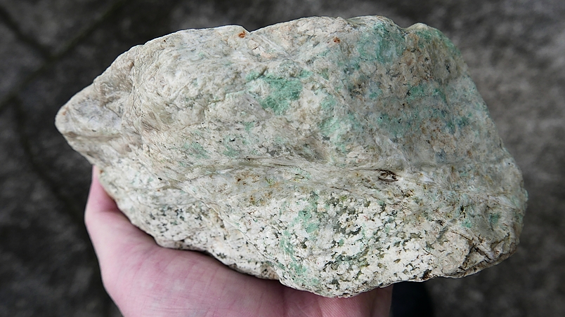 Rodingite: Mineral information, data and localities.