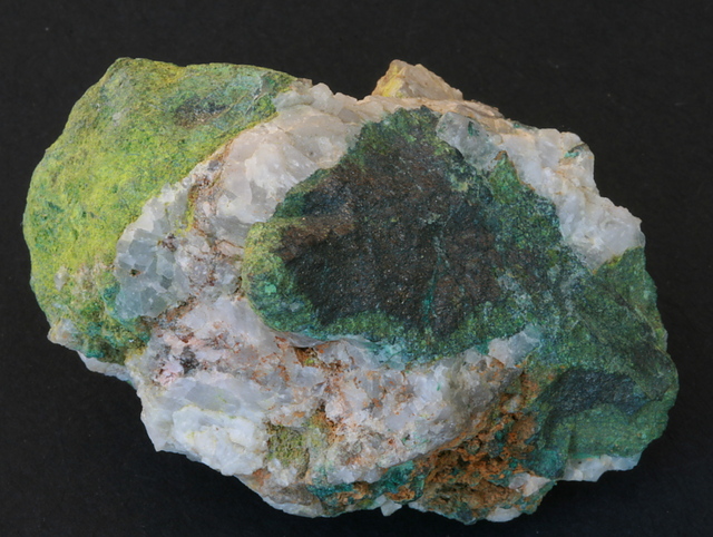 Sulvanite, Volborthite, Vésigniéite, Malachite, Quartz