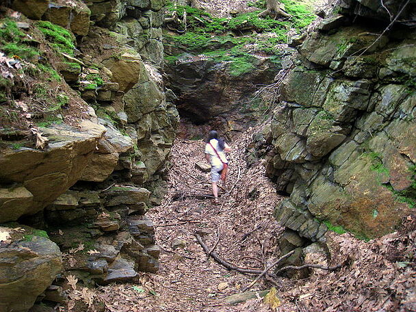 Sturbridge Graphite Mine (Tantiusques Mine; Winthrop Lead Mine ...