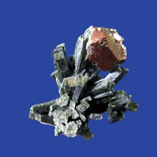 Amphibole Supergroup (Var: Uralite), Pyrite