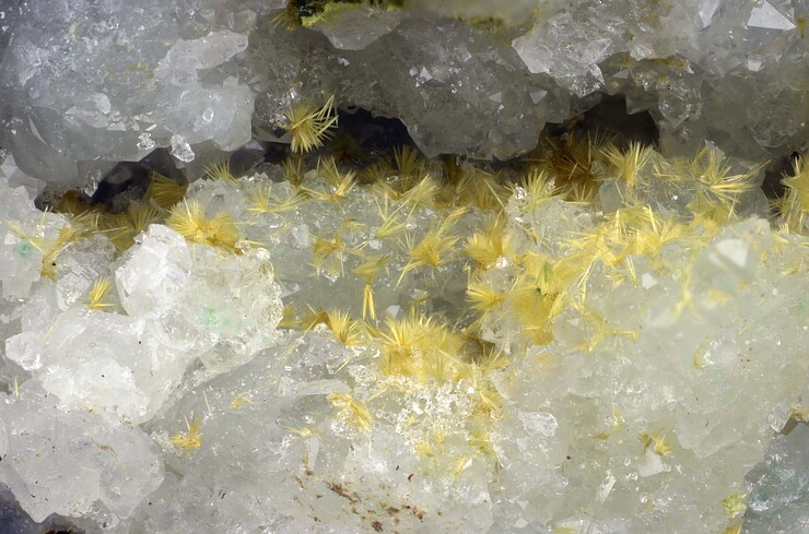 Auriacusite: Mineral information, data and localities.