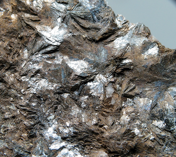 Pyrochroite: Mineral information, data and localities.