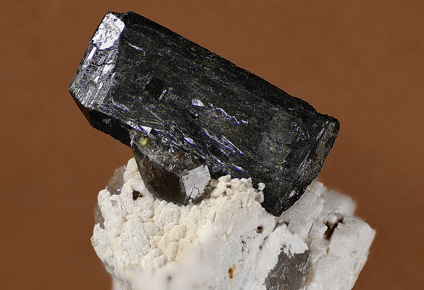 Allanite-(Ce): Mineral information, data and localities.