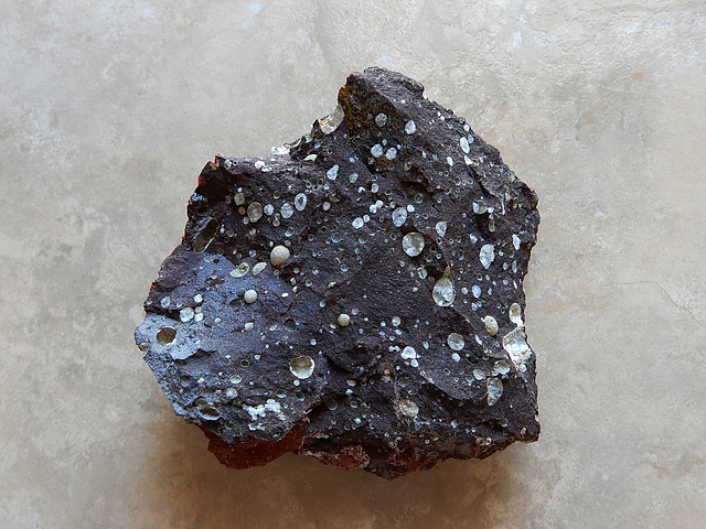 Amygdaloidal basalt: Mineral information, data and localities.