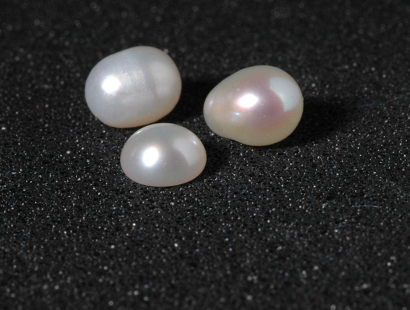 Pearl: Mineral information, data and localities.