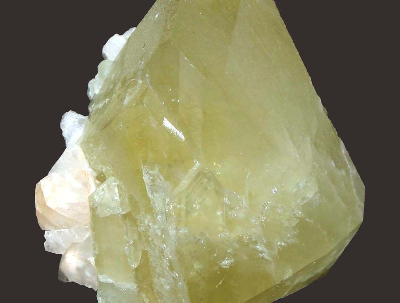 Datolite: Mineral information, data and localities.