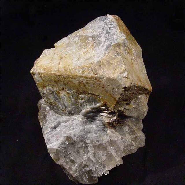 Montebrasite, Quartz