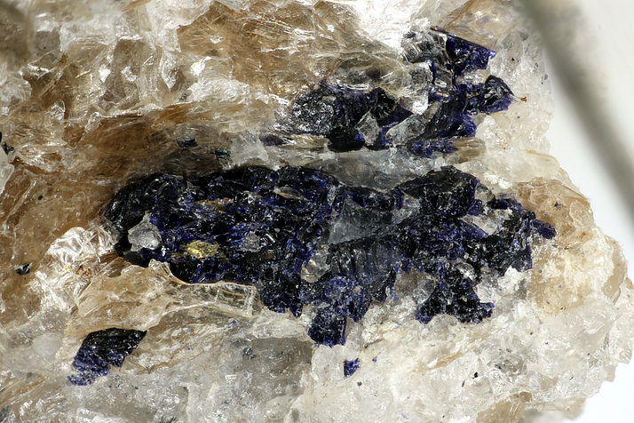 Yoderite: Mineral information, data and localities.