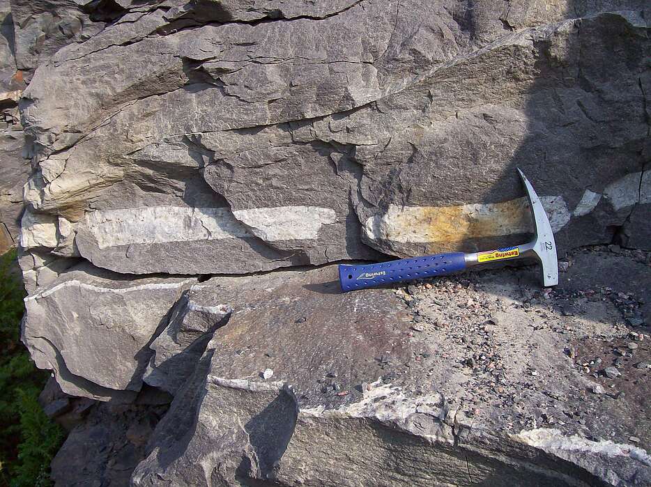 Aplite: Mineral information, data and localities.