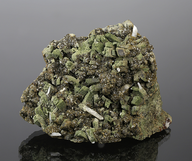 Amphibole Supergroup (Var: Uralite), Andradite, Quartz