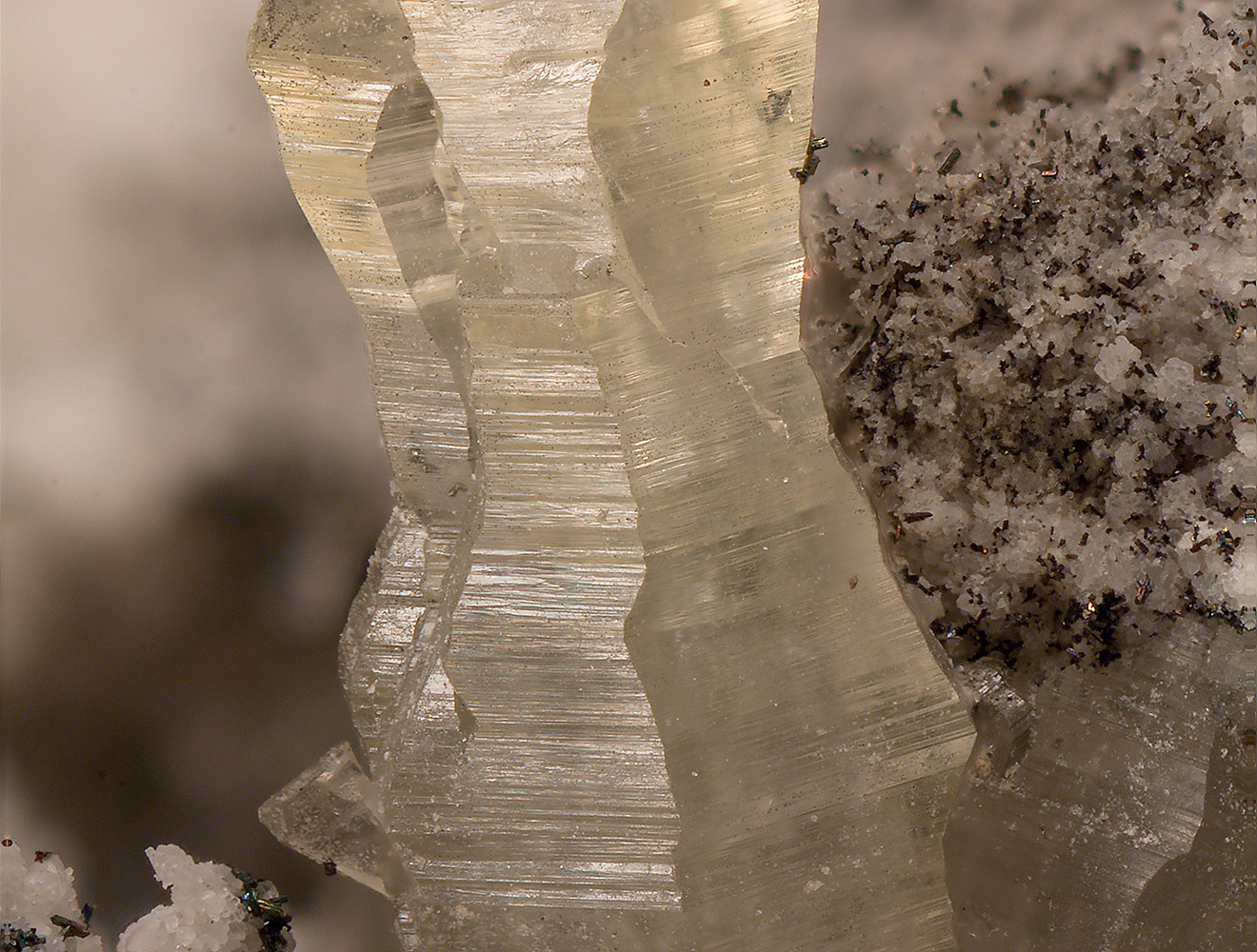 Weloganite: Mineral information, data and localities.