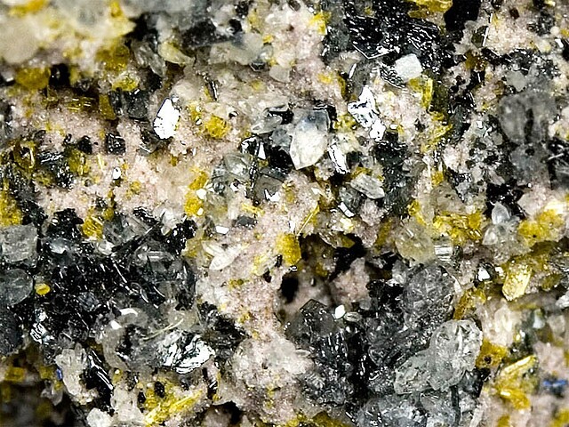 Richterite, Hematite