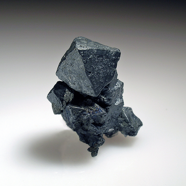Acanthite: Mineral information, data and localities.